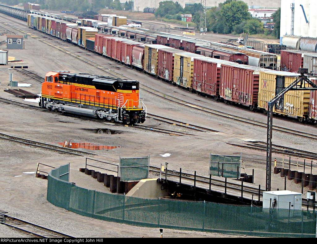 EMDX 1603 at BNSF Northtown 44th Ave